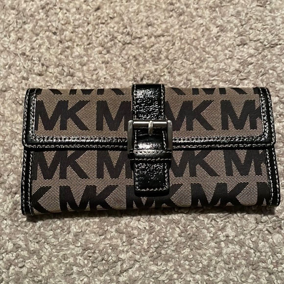 Michael Kors | Bags | Michael Kors Long Wallet | Poshmark